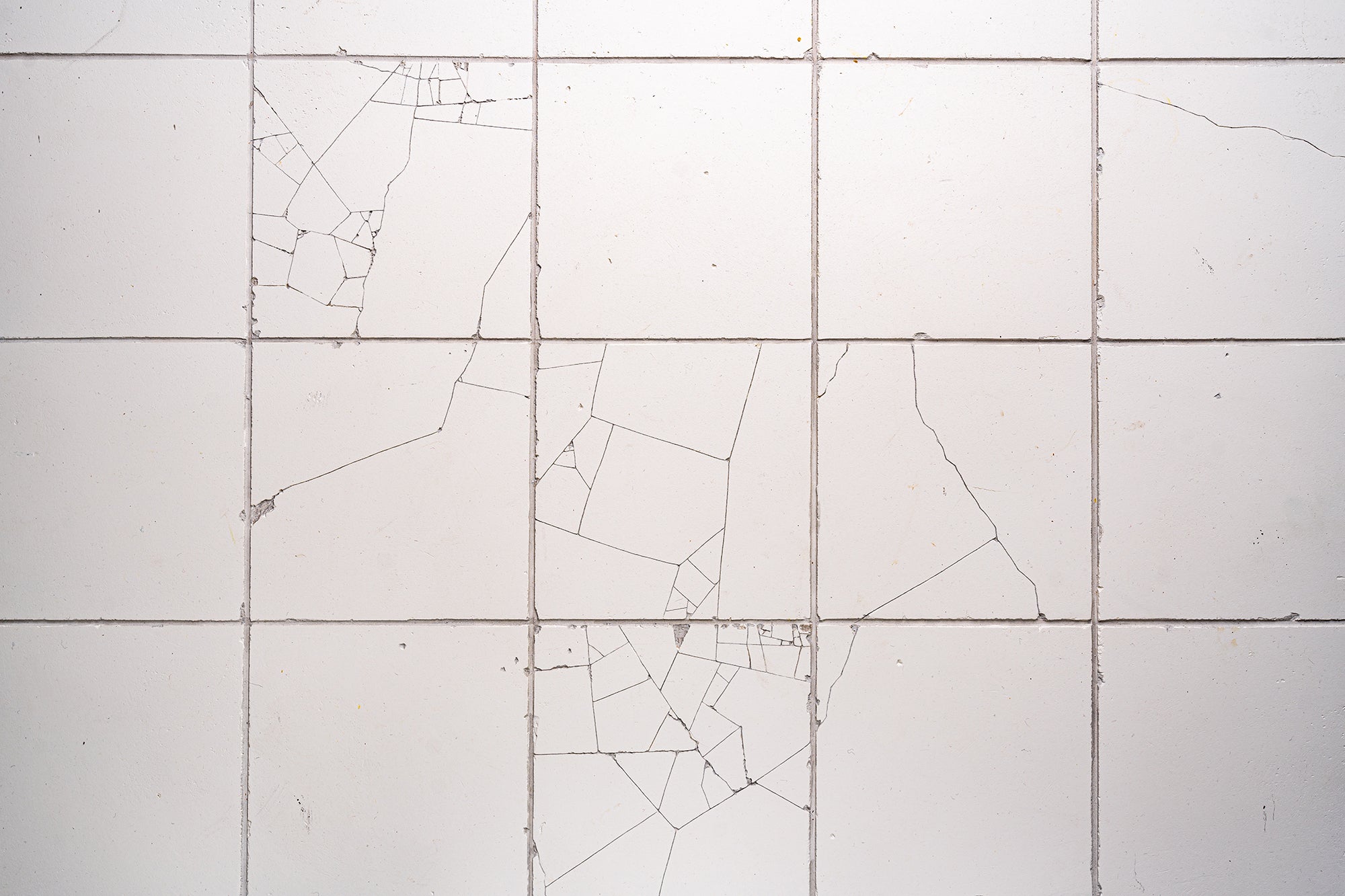 #292 Cracked Tile - The Backdrop Shop